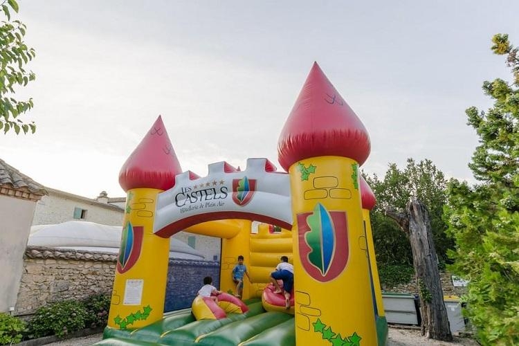 Camping Château de Boisson 5 étoiles - Allegre les Fumades - Toocamp