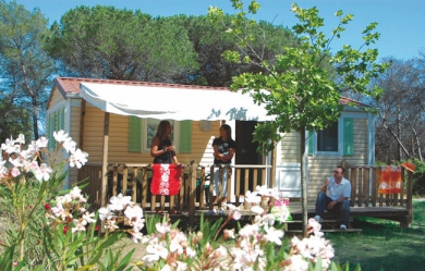 Camping Oasis Village 5 étoiles - Puget-sur Argens - Toocamp